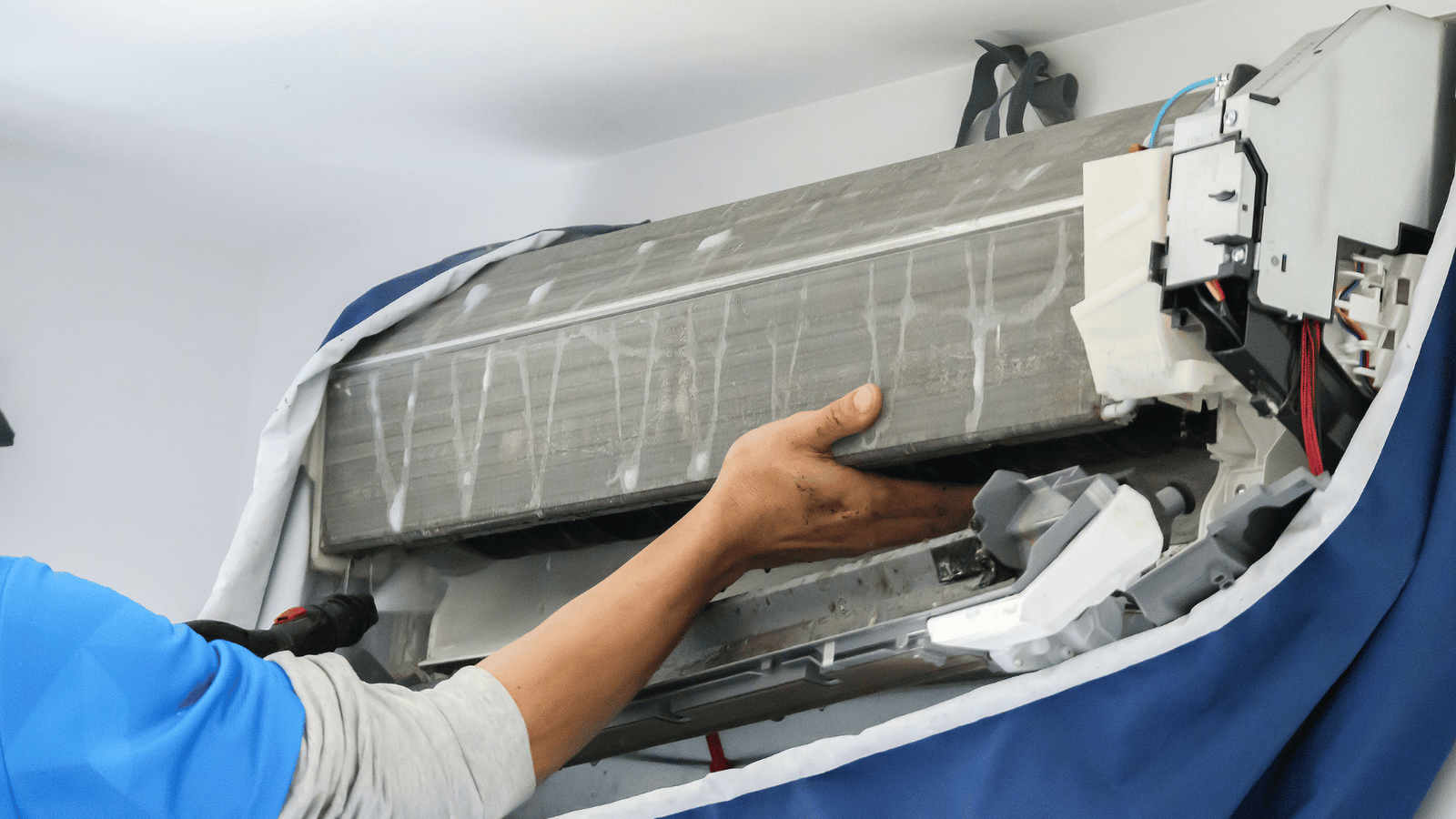 AC Cleaning Services - Ac Repair & Services In Doha.